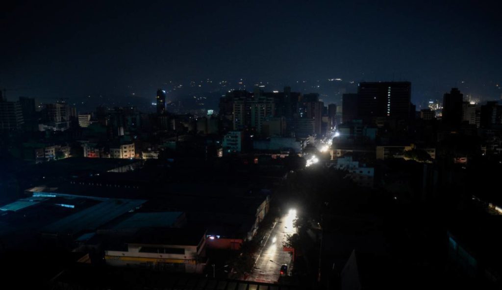 Apagón vuelve a dejar a oscuras a Caracas y varias regiones de ...
